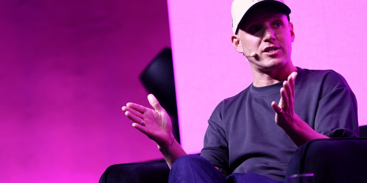 Jamie Laing ជឿជាក់ថាក្រុមហ៊ុន Fortune 500 ...